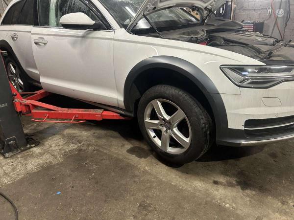 White Audi A6 Allroad 2017 in Raseiniai, with an engine capacity of 2.97 L and mileage of 168 thousand km for 10600 €, photo 10 on AUTOMOTO.COM.LV