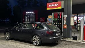 Beige Audi A6 2005 in Tallinn, with an engine capacity of 3.00 L and mileage of 358 thousand km for 2500 €, photo 13 on AUTOMOTO.COM.LV