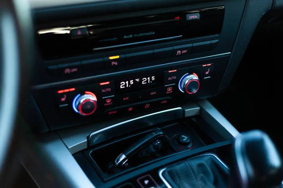 Melns Audi A6 2016 Rīga, ar dzinēja tilpumu 2.00 L un nobraukumu 288 tūkst. km par 12995 €, foto 28 vietnē AUTOMOTO.COM.LV