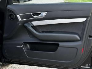 Black Audi A6 2010 in Vilnius, with an engine capacity of 2.97 L and mileage of 260 thousand km for 7150 €, photo 19 on AUTOMOTO.COM.LV