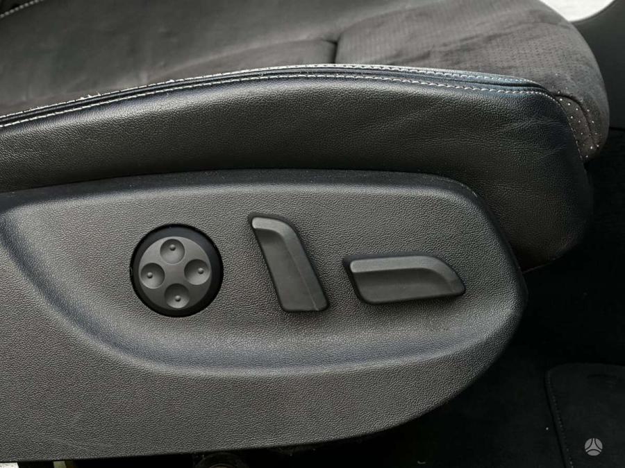 Black Audi A6 2010 in Vilnius, with an engine capacity of 2.97 L and mileage of 260 thousand km for 7150 €, photo 23 on AUTOMOTO.COM.LV