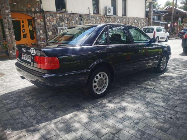 Black Audi A6 1996 in Kaunas, with an engine capacity of 2.80 L and mileage of 294 thousand km for 4500 €, photo 5 on AUTOMOTO.COM.LV