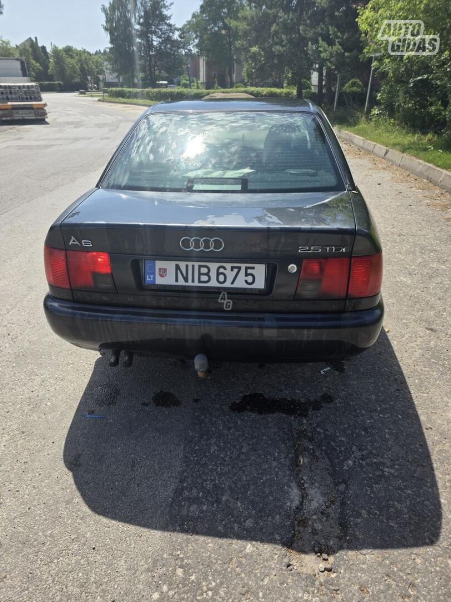 Black Audi A6 1996 in Varena, with an engine capacity of 2.50 L and mileage of 400 thousand km for 650 €, photo 5 on AUTOMOTO.COM.LV