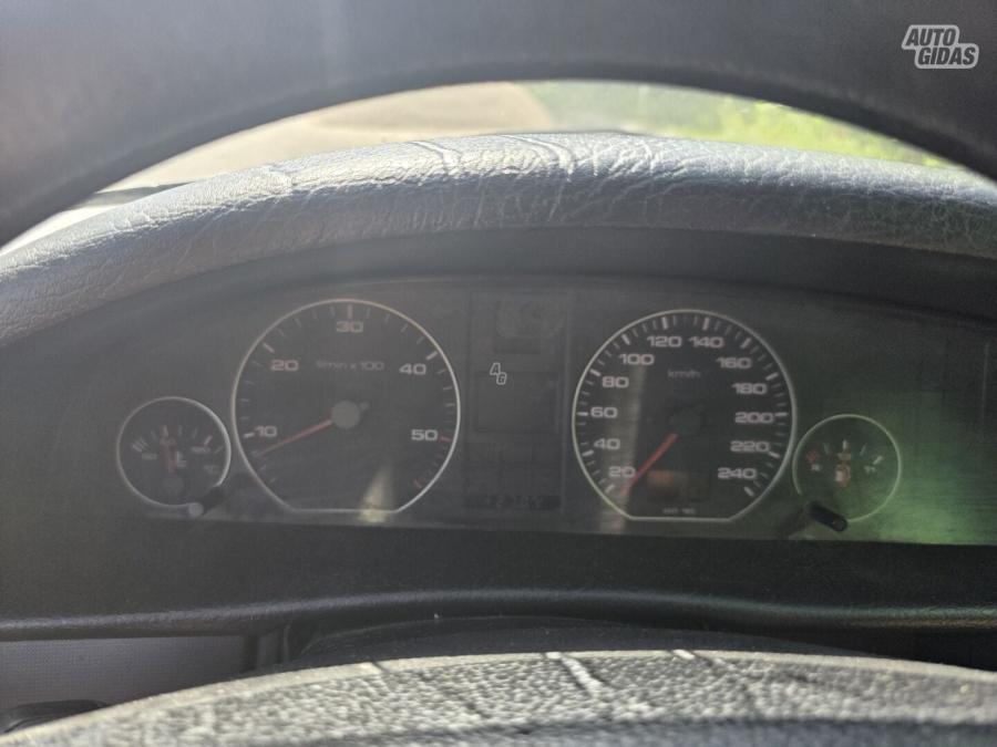 Black Audi A6 1996 in Varena, with an engine capacity of 2.50 L and mileage of 400 thousand km for 650 €, photo 6 on AUTOMOTO.COM.LV