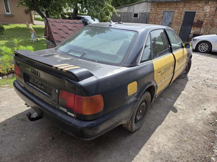Black Audi A6 1996 in Kursenai, with an engine capacity of 2.46 L and mileage of 800 thousand km for 450 €, photo 4 on AUTOMOTO.COM.LV