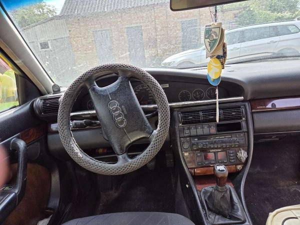 Black Audi A6 1996 in Kursenai, with an engine capacity of 2.46 L and mileage of 800 thousand km for 450 €, photo 5 on AUTOMOTO.COM.LV