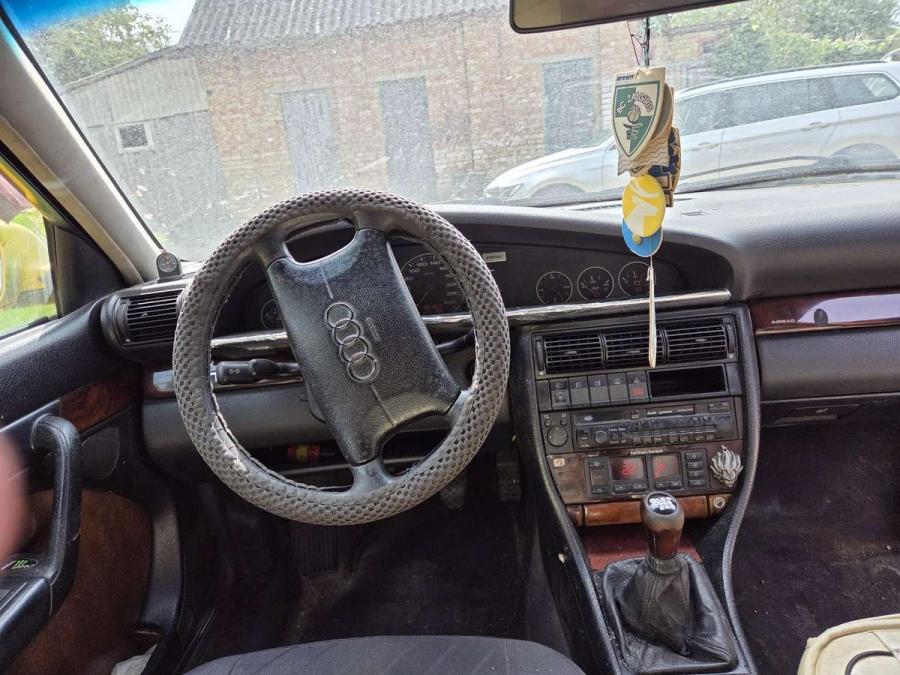 Black Audi A6 1996 in Kursenai, with an engine capacity of 2.46 L and mileage of 800 thousand km for 450 €, photo 6 on AUTOMOTO.COM.LV