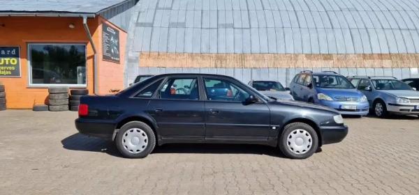 Black Audi A6 1997 in Valmiera, with an engine capacity of 2.00 L and mileage of 270 thousand km for 1400 €, photo 2 on AUTOMOTO.COM.LV