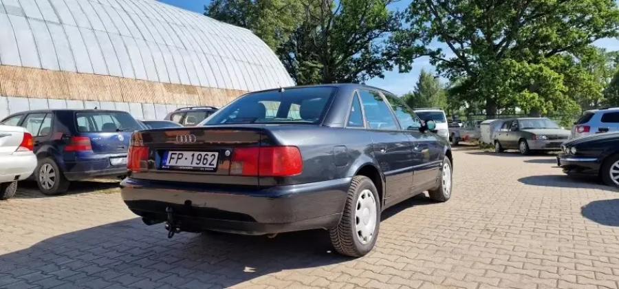 Melns Audi A6 1997 Valmiera, ar dzinēja tilpumu 2.00 L un nobraukumu 270 tūkst. km par 1400 €, foto 4 vietnē AUTOMOTO.COM.LV