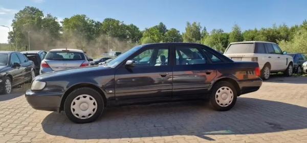 Black Audi A6 1997 in Valmiera, with an engine capacity of 2.00 L and mileage of 270 thousand km for 1400 €, photo 6 on AUTOMOTO.COM.LV