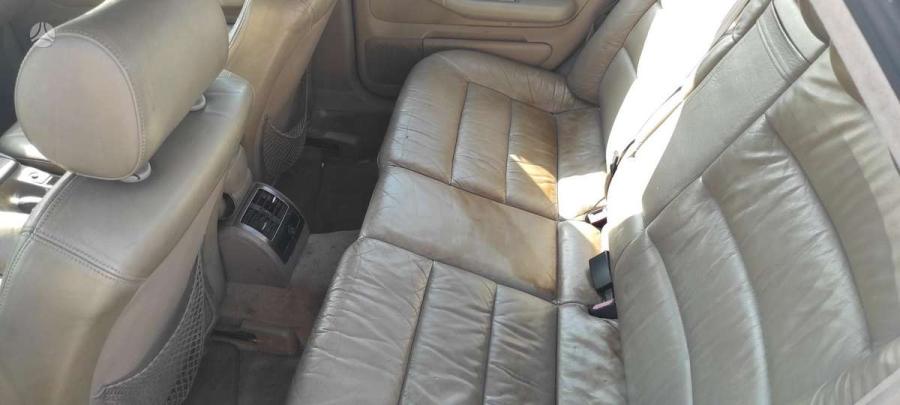 Black Audi A6 1997 in Panevezys, with an engine capacity of 1.90 L and mileage of 331 thousand km for 450 €, photo 6 on AUTOMOTO.COM.LV