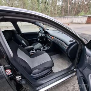 Black Audi A6 2000 in Riga, with an engine capacity of 2.40 L and mileage of 446 thousand km for 1000 €, photo 6 on AUTOMOTO.COM.LV