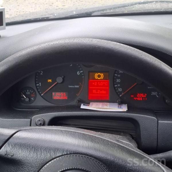 Black Audi A6 2000 in Riga, with an engine capacity of 2.40 L and mileage of 446 thousand km for 1000 €, photo 7 on AUTOMOTO.COM.LV