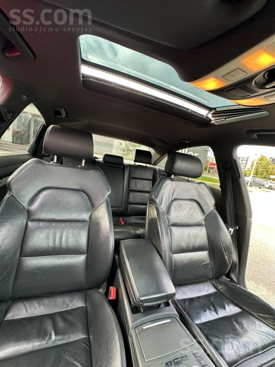 Black Audi A6 2004 in Riga, with an engine capacity of 3.00 L and mileage of 341 thousand km for 2500 €, photo 8 on AUTOMOTO.COM.LV