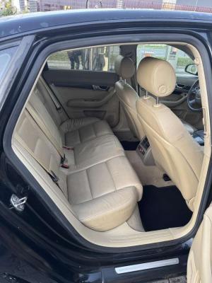 Black Audi A6 2006 in Vilnius, with an engine capacity of 2.97 L and mileage of 302 thousand km for 2250 €, photo 14 on AUTOMOTO.COM.LV