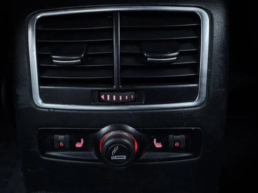 Black Audi A6 2008 in Riga, with an engine capacity of 3.00 L and mileage of 335 thousand km for 3390 €, photo 22 on AUTOMOTO.COM.LV