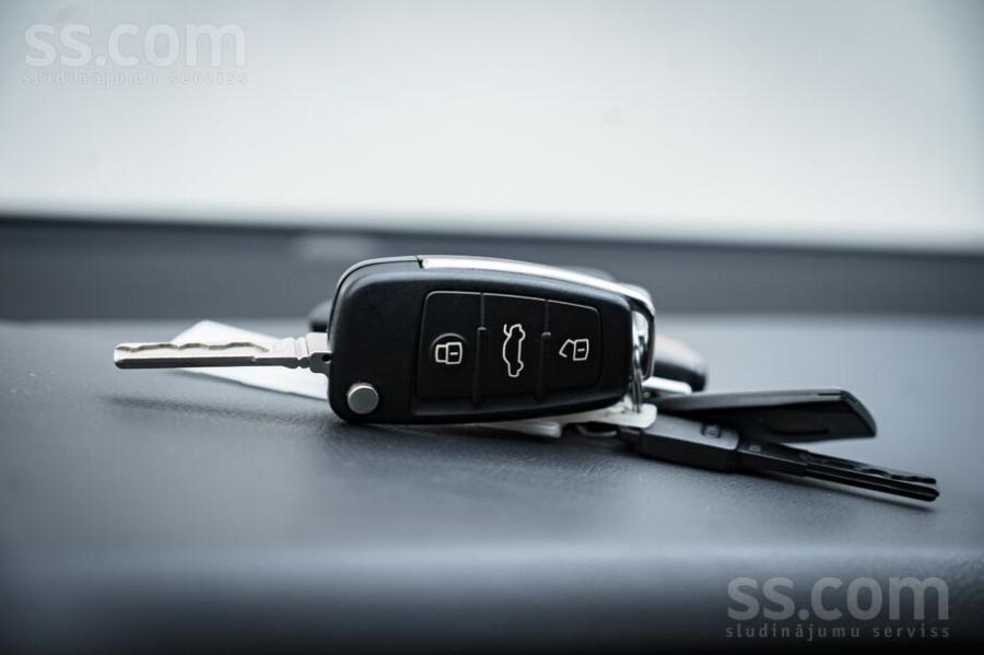 Black Audi A6 2009 in Riga, with an engine capacity of 3.00 L and mileage of 308 thousand km for 7150 €, photo 28 on AUTOMOTO.COM.LV