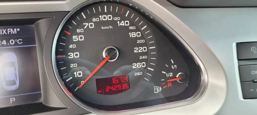 Black Audi A6 2009 in Riga, with an engine capacity of 3.00 L and mileage of 243 thousand km for 6900 €, photo 30 on AUTOMOTO.COM.LV