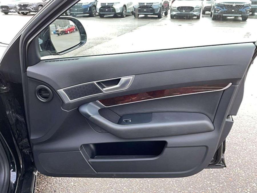 Black Audi A6 2010 in Vilnius, with an engine capacity of 2.77 L and mileage of 195 thousand km for 3900 €, photo 18 on AUTOMOTO.COM.LV