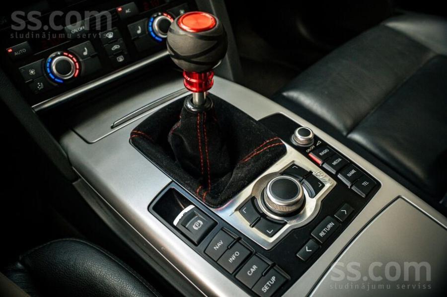 Black Audi A6 2010 in Riga, with an engine capacity of 2.00 L and mileage of 291 thousand km for 2990 €, photo 10 on AUTOMOTO.COM.LV