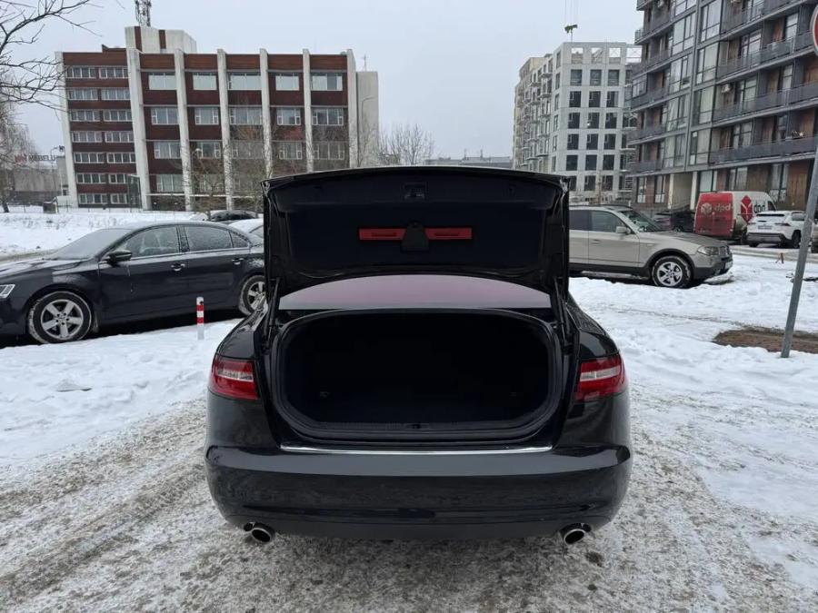 Black Audi A6 2010 in Riga, with an engine capacity of 3.00 L and mileage of 358 thousand km for 5490 €, photo 7 on AUTOMOTO.COM.LV