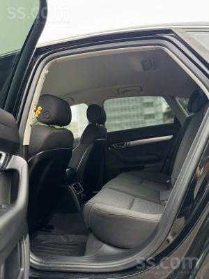 Black Audi A6 2010 in Riga, with an engine capacity of 2.80 L and mileage of 323 thousand km for 5500 €, photo 7 on AUTOMOTO.COM.LV