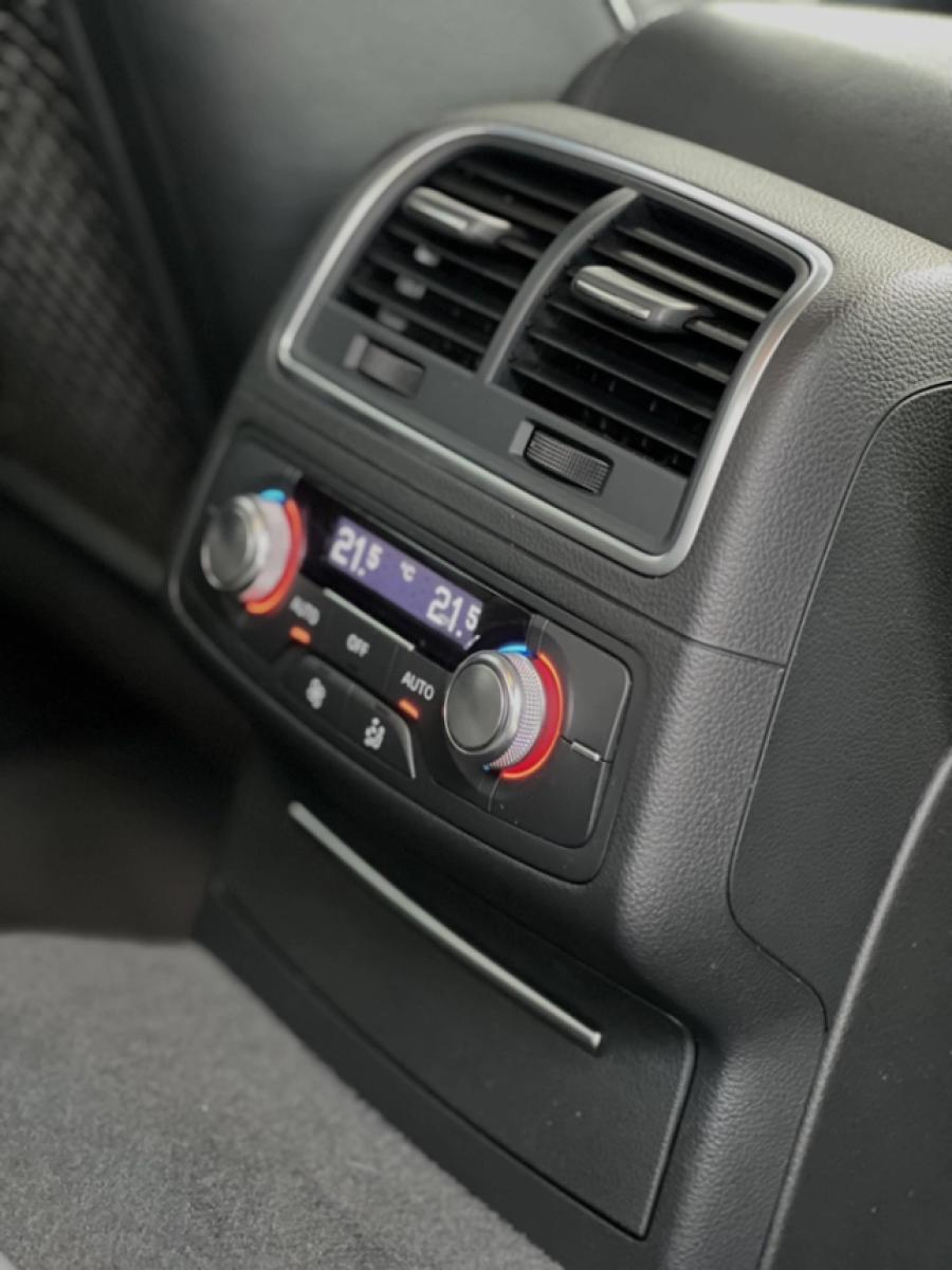 Black Audi A6 2012 in Riga, with an engine capacity of 3.00 L and mileage of 212 thousand km for 13200 €, photo 10 on AUTOMOTO.COM.LV