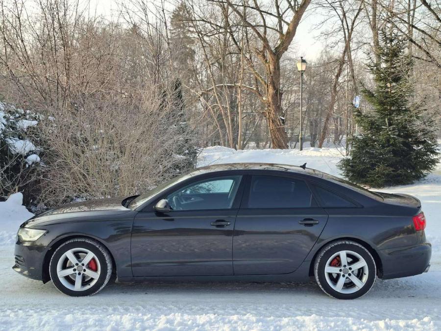 Black Audi A6 2013 in Silute, with an engine capacity of 2.97 L and mileage of 360 thousand km for 7500 €, photo 4 on AUTOMOTO.COM.LV