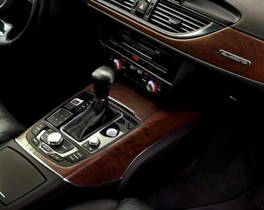 Black Audi A6 2013 in Riga, with an engine capacity of 3.00 L and mileage of 219 thousand km for 16100 €, photo 19 on AUTOMOTO.COM.LV