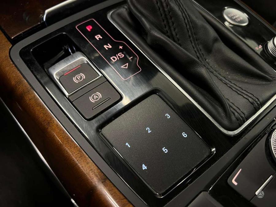 Black Audi A6 2014 in Vilnius, with an engine capacity of 2.97 L and mileage of 315 thousand km for 9317 €, photo 18 on AUTOMOTO.COM.LV