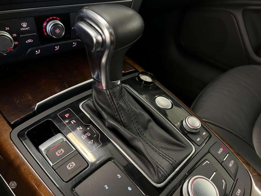 Black Audi A6 2014 in Vilnius, with an engine capacity of 2.97 L and mileage of 315 thousand km for 9317 €, photo 19 on AUTOMOTO.COM.LV