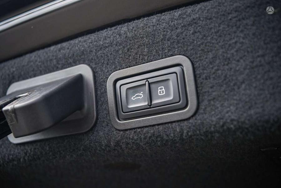 Black Audi A6 2017 in Marijampole, with an engine capacity of 2.97 L and mileage of 338 thousand km for 14450 €, photo 13 on AUTOMOTO.COM.LV