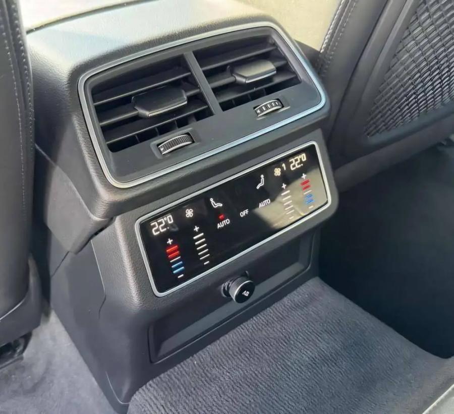 Black Audi A6 2018 in Telschi, with an engine capacity of 3.00 L and mileage of 224 thousand km for 19490 €, photo 21 on AUTOMOTO.COM.LV