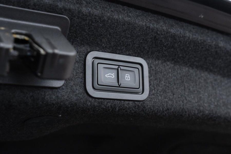 Black Audi A6 2022 in Marupe, with an engine capacity of 2.00 L and mileage of 88 thousand km for 29600 €, photo 37 on AUTOMOTO.COM.LV