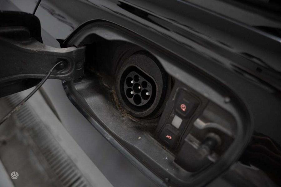 Black Audi A6 2022 in Vilnius, with an engine capacity of 2.00 L and mileage of 76 thousand km for 31950 €, photo 21 on AUTOMOTO.COM.LV