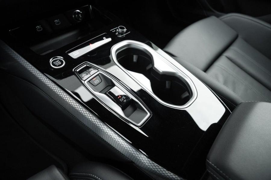 Melns Audi A6 2026 Mārupe, ar dzinēja tilpumu 2.00 L un nobraukumu 24 tūkst. km par 45650 €, foto 32 vietnē AUTOMOTO.COM.LV