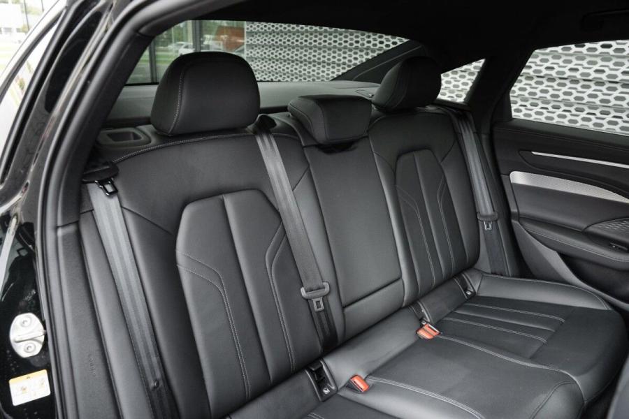 Melns Audi A6 2026 Mārupe, ar dzinēja tilpumu 2.00 L un nobraukumu 24 tūkst. km par 45650 €, foto 35 vietnē AUTOMOTO.COM.LV
