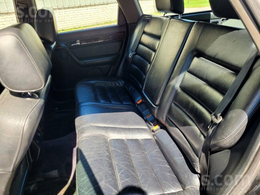 Black Audi A6 1994 in Bauska, with an engine capacity of 2.50 L and mileage of 540 thousand km for 1090 €, photo 8 on AUTOMOTO.COM.LV