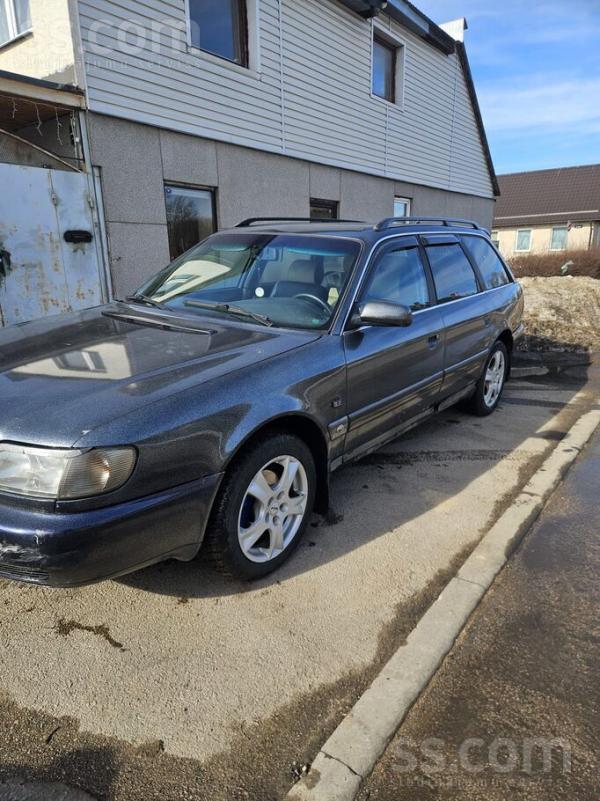 Black Audi A6 1995 in Daugavpils, with an engine capacity of 2.50 L and mileage of 452 thousand km for 1560 €, photo 1 on AUTOMOTO.COM.LV