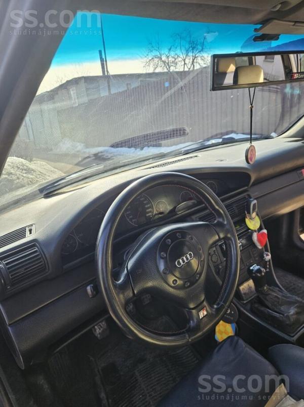 Black Audi A6 1995 in Daugavpils, with an engine capacity of 2.50 L and mileage of 452 thousand km for 1560 €, photo 5 on AUTOMOTO.COM.LV