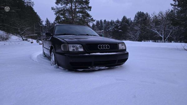 Black Audi A6 1996 in Vilnius, with an engine capacity of 2.46 L and mileage of 457 thousand km for 2950 €, photo 7 on AUTOMOTO.COM.LV
