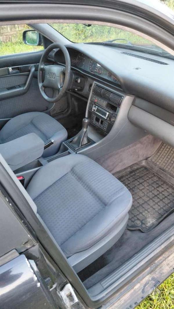 Melns Audi A6 1996 Viļņa, ar dzinēja tilpumu 1.90 L un nobraukumu 429 tūkst. km par 950 €, foto 8 vietnē AUTOMOTO.COM.LV