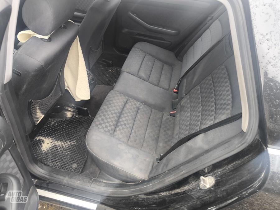 Melns Audi A6 2000 Utena, ar dzinēja tilpumu 2.50 L un nobraukumu 303 tūkst. km par 1050 €, foto 11 vietnē AUTOMOTO.COM.LV
