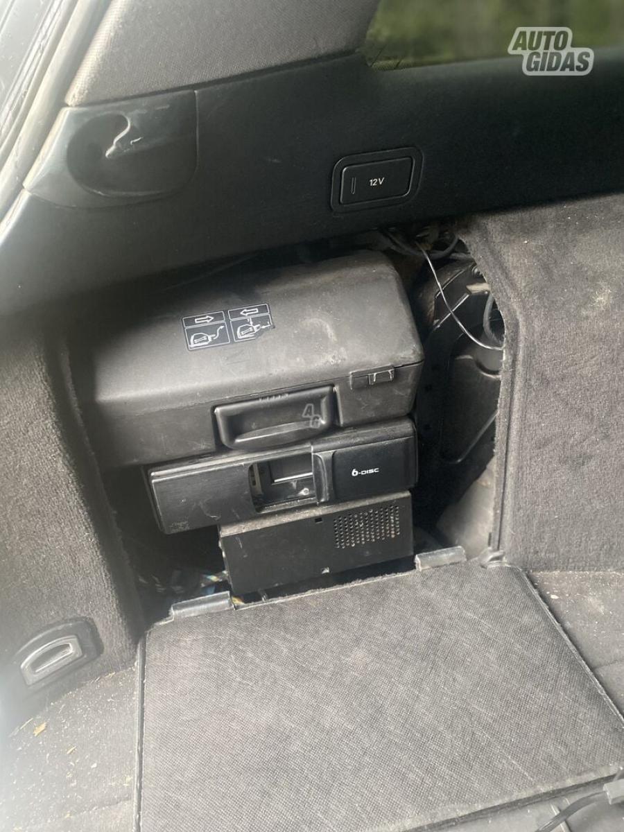 Black Audi A6 2000 in Kaunas, with an engine capacity of 2.40 L and mileage of 270 thousand km for 650 €, photo 10 on AUTOMOTO.COM.LV