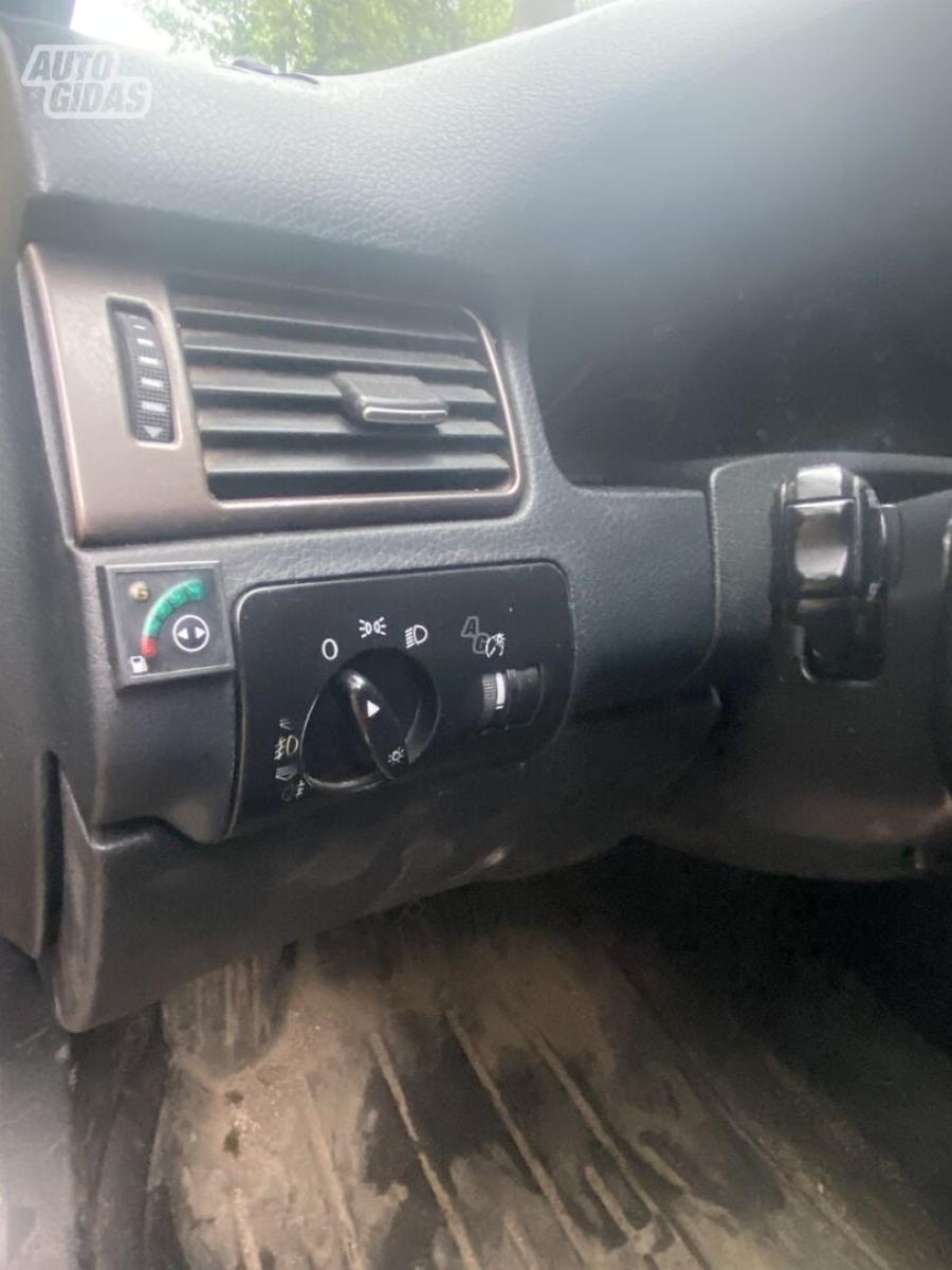 Black Audi A6 2000 in Kaunas, with an engine capacity of 2.40 L and mileage of 270 thousand km for 650 €, photo 12 on AUTOMOTO.COM.LV