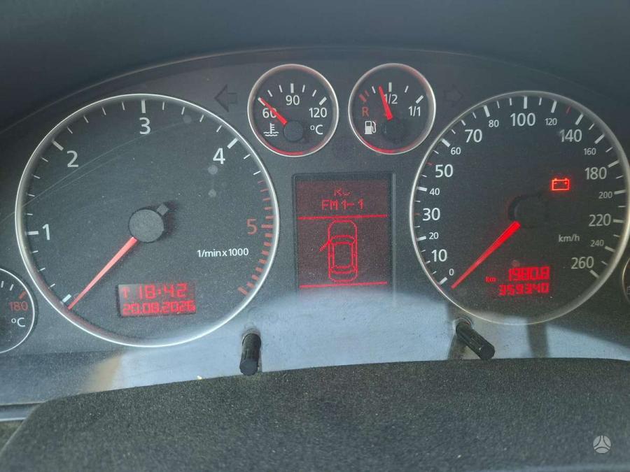 Melns Audi A6 2001 Kauņa, ar dzinēja tilpumu 1.90 L un nobraukumu 359 tūkst. km par 750 €, foto 4 vietnē AUTOMOTO.COM.LV