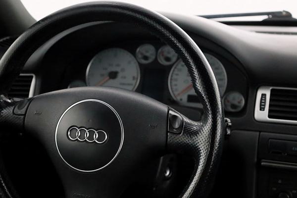 Черный Ауди А6 2003 в Таллин, объемом двигателя 2.50 л и пробегом 292 тыс. км за 1599 €, фото 8 на AUTOMOTO.COM.LV