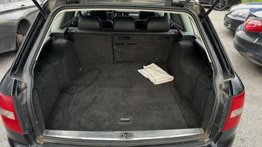 Black Audi A6 2004 in Tallinn, with an engine capacity of 0.13 L and mileage of 329 thousand km for 700 €, photo 9 on AUTOMOTO.COM.LV