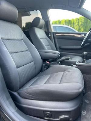 Black Audi A6 2004 in Vilnius, with an engine capacity of 1.90 L and mileage of 135 thousand km for 3990 €, photo 8 on AUTOMOTO.COM.LV