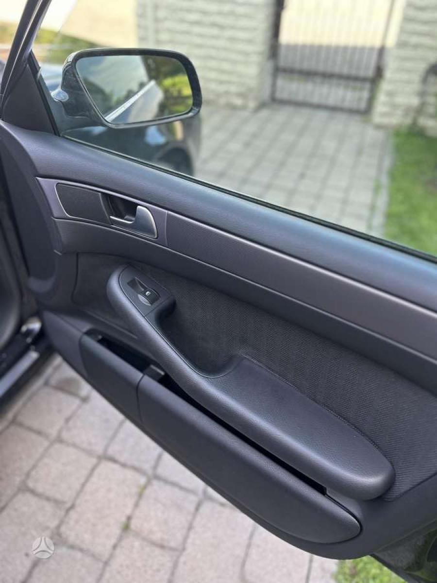 Black Audi A6 2004 in Vilnius, with an engine capacity of 1.90 L and mileage of 135 thousand km for 3990 €, photo 9 on AUTOMOTO.COM.LV